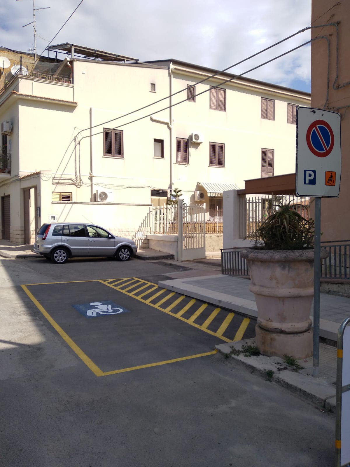 Delia. Lavori in corso per la realizzazione degli stalli di sosta per i ...