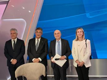 Il Tg2 si fa più bello, studio e sigla completamente rinnovati - il ...