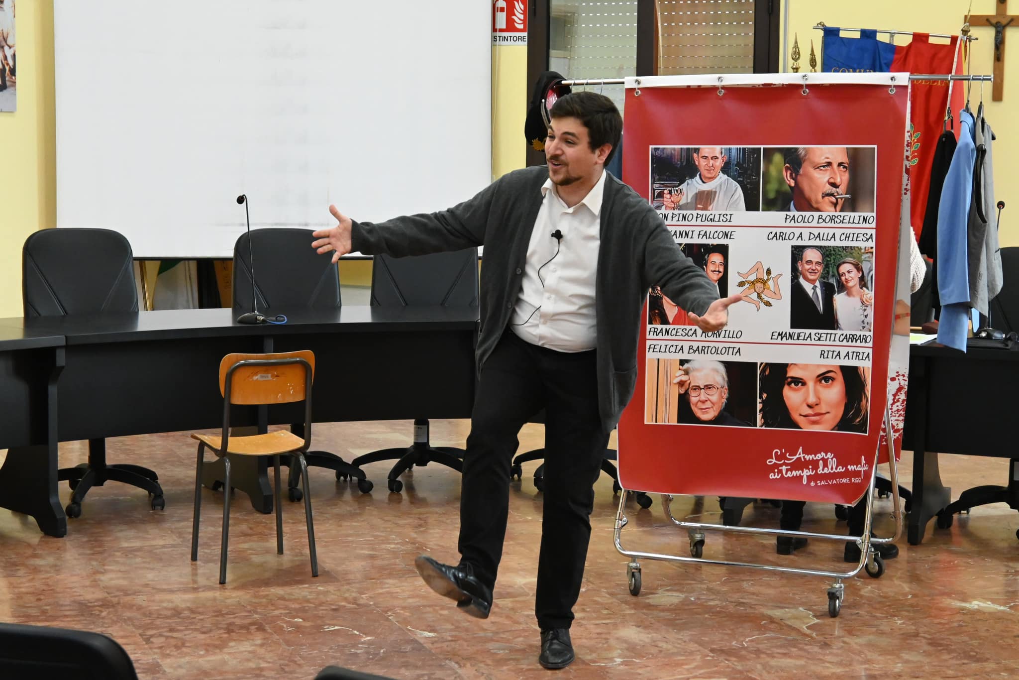 Delia. Grandi emozioni in aula consiliare per lo spettacolo "L'amore ai ...