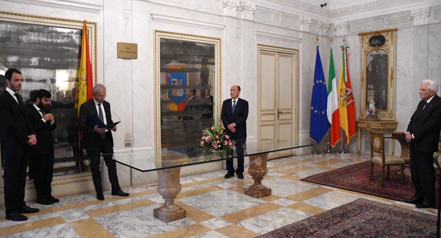 Palazzo d’Orléans, la Sala degli Specchi dedicata all’avvocato Maria ...