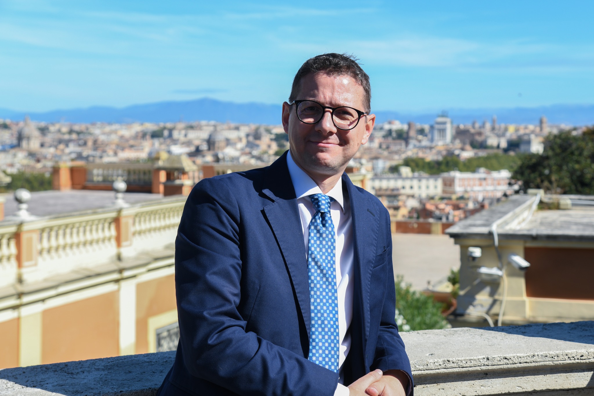 A Roma il consigliere comunale serradifalchese Alessandro Alongi dona ...