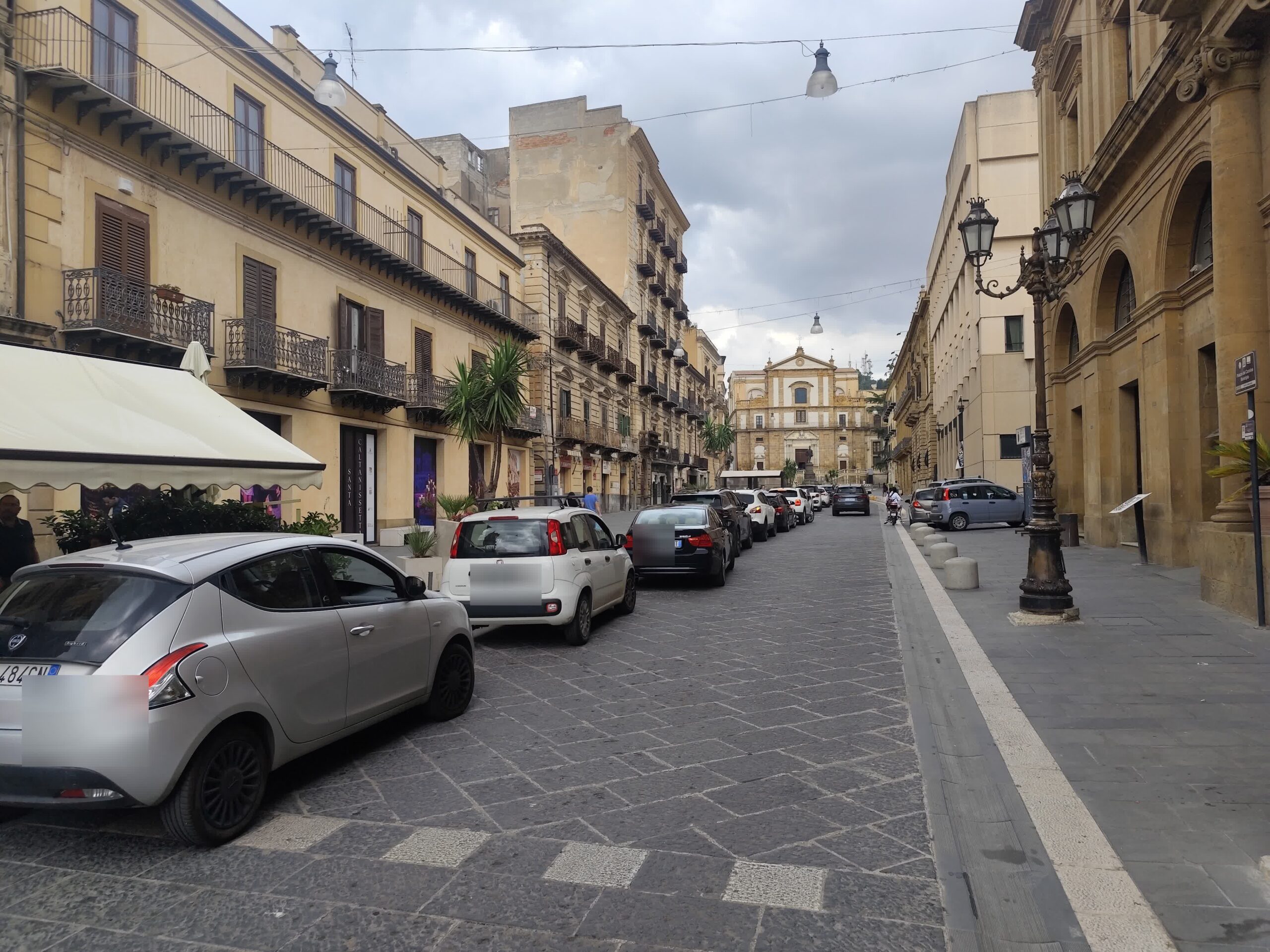Posteggio selvaggio a Caltanissetta: Corso Umberto invaso dalle auto e ...