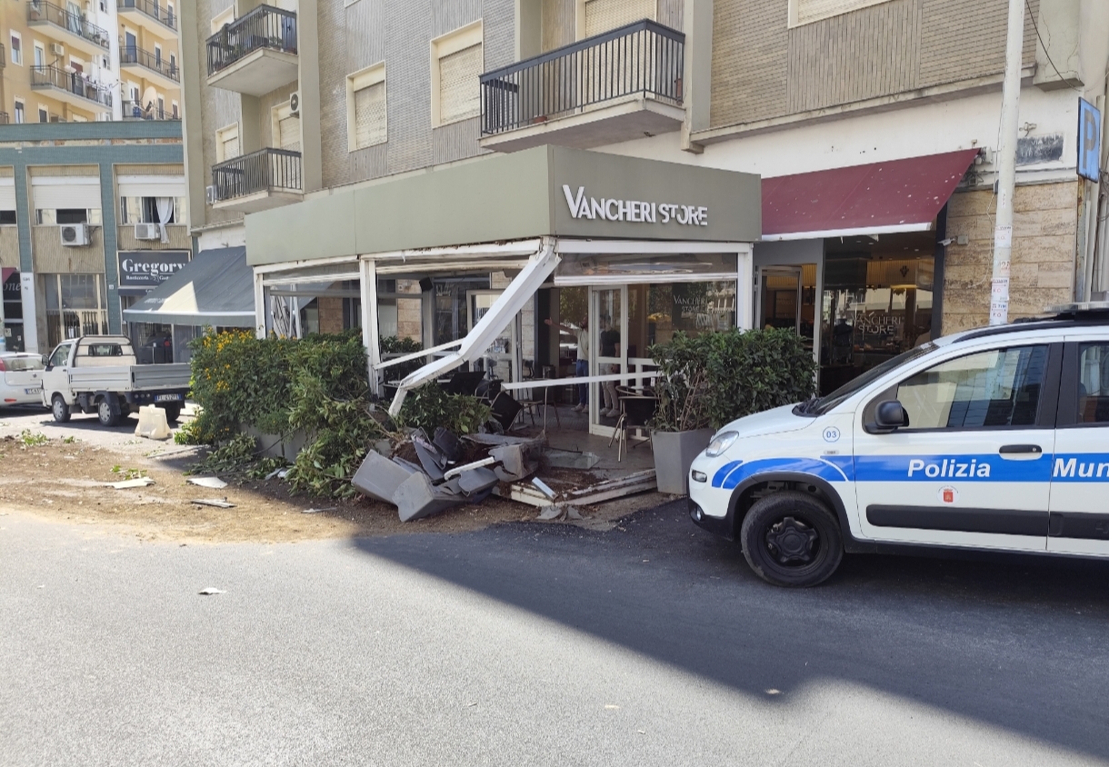 Caltanissetta, probabile stato di ebbrezza dell'automobilista che si è ...