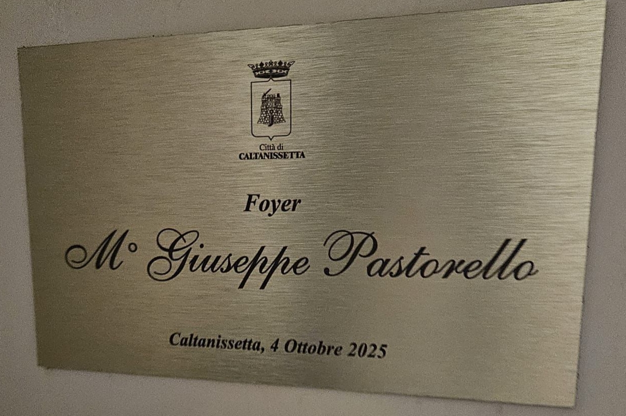 Caltanissetta abbraccia il ricordo del maestro Pastorello: il Foyer del ...